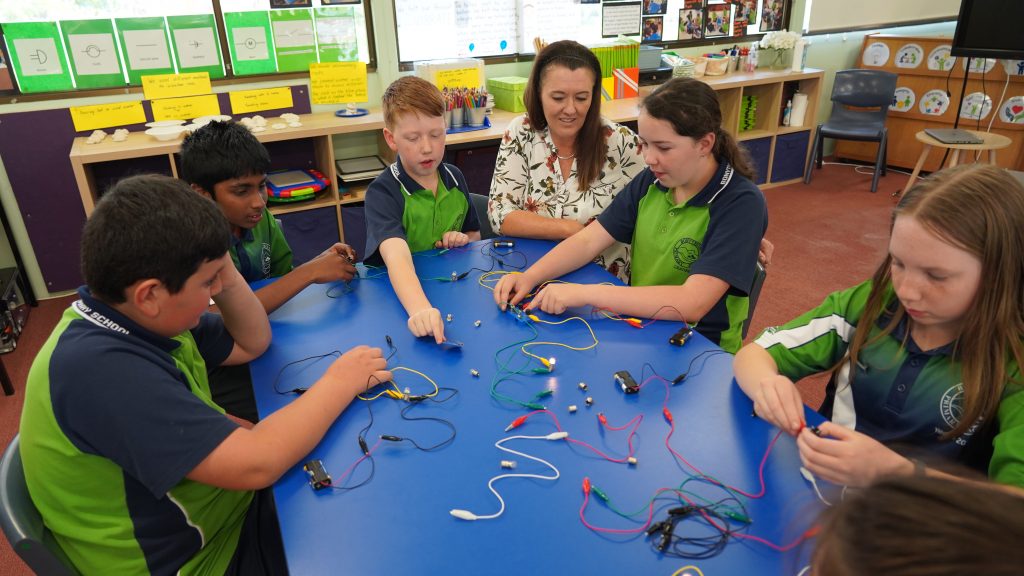 The Prime Minister's Prize for Science awards two incredible teachers ...